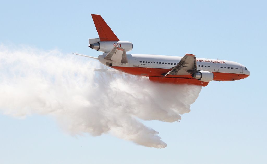 Inflight200 McDonnell Douglas DC-10 Air Tanker "Tanker 911 ...