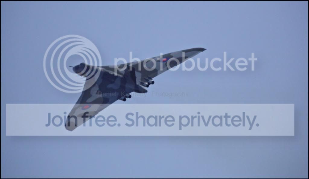 Vulcan XH558 display waddington airshow - FighterControl