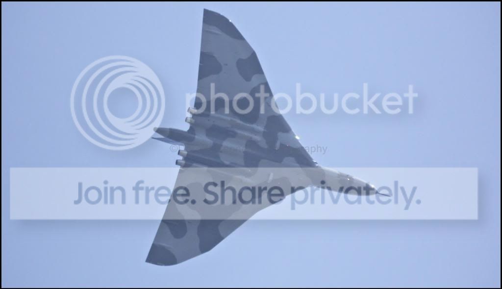 Vulcan XH558 display waddington airshow - FighterControl